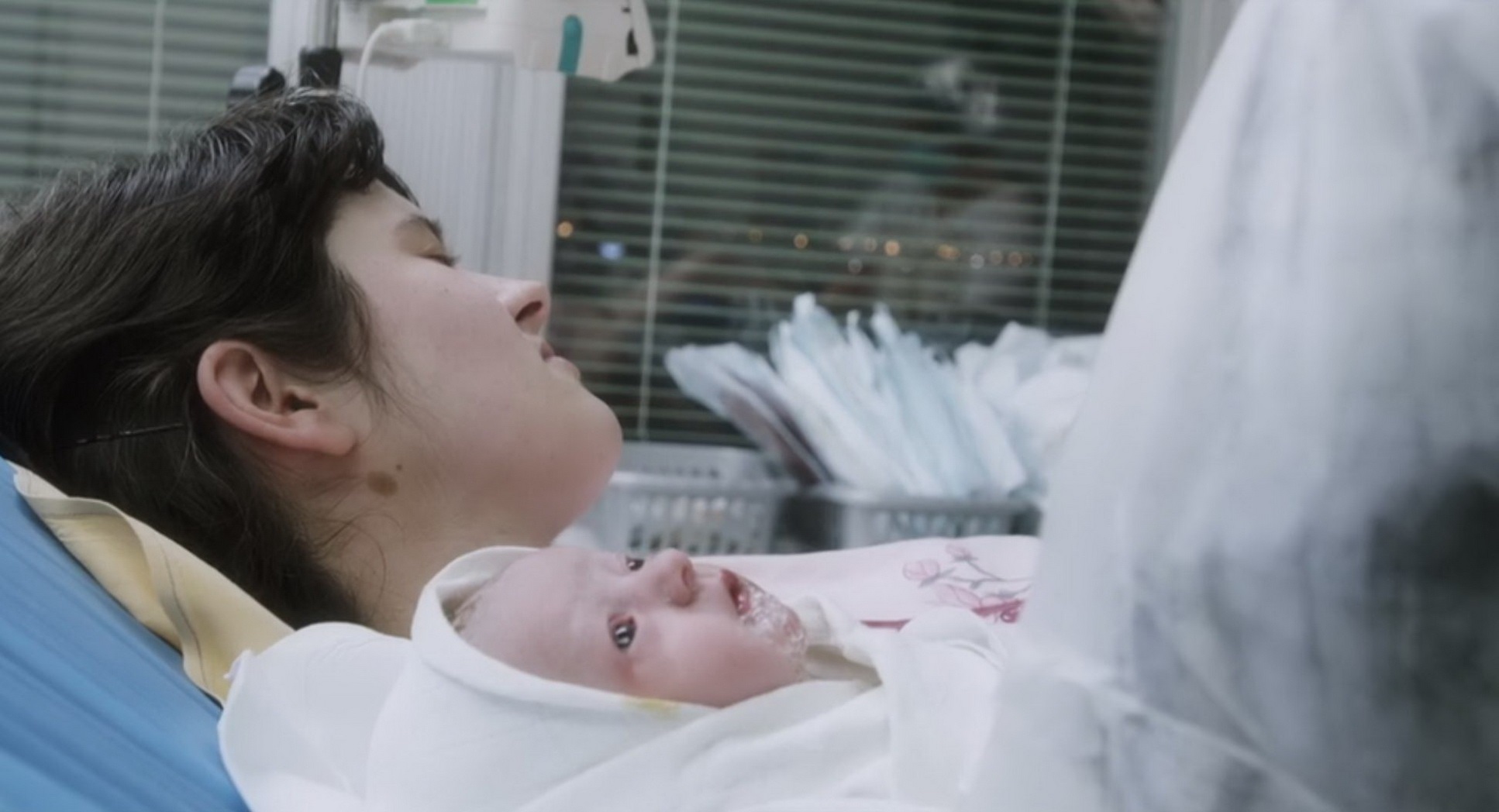 Medzi nami - filmová recenzia | Kinema.sk